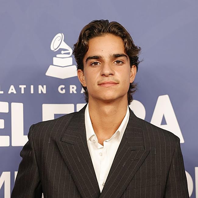 El sobrino de Antonio Flores que no conocías guarda un gran parecido con él y sigue sus pasos en ...